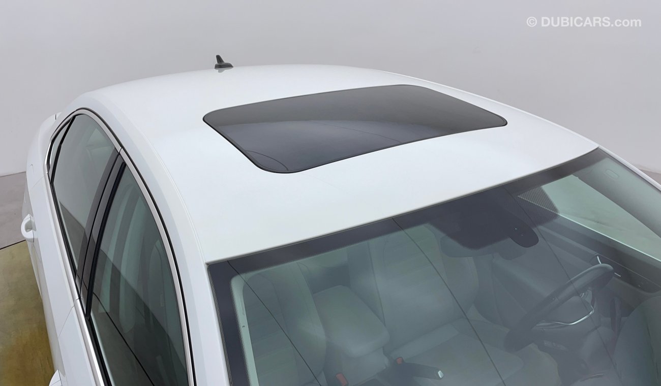 Used Volkswagen Passat SEL 2500 2017 for sale in Dubai - 484349