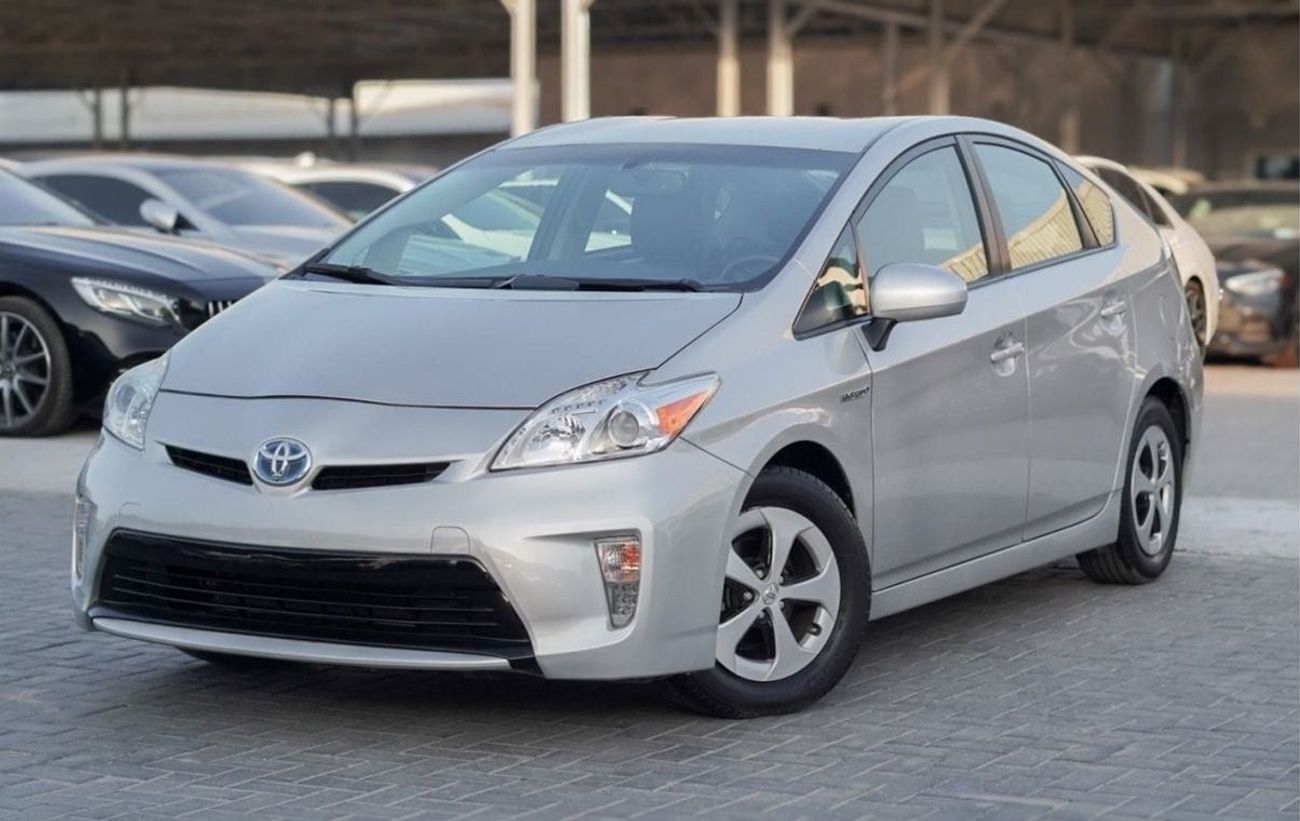 Used Toyota Prius Premium 1.8L 2015 for sale in Dubai - 672734
