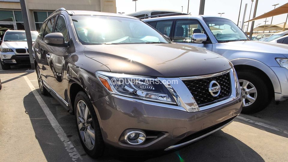Nissan Pathfinder 4WD SV for sale: AED 49,000. Brown, 2013