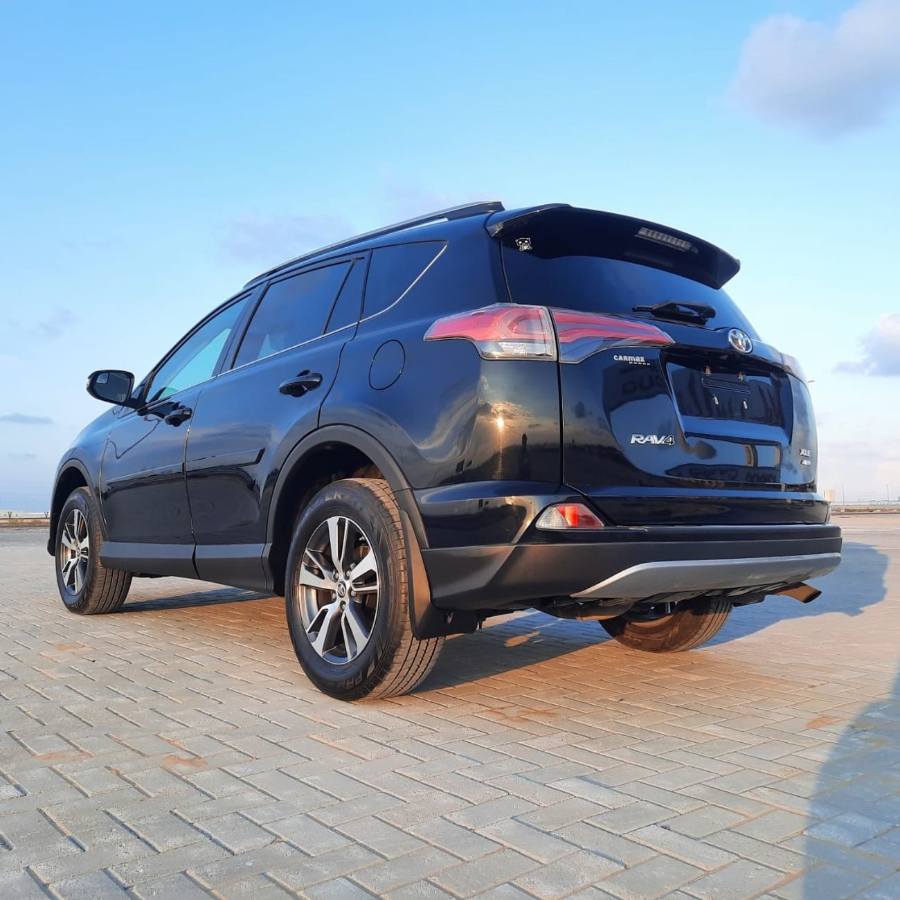 Used 2017 TOYOTA RAV4 XLE 4WD 2017 for sale in Dubai - 700415