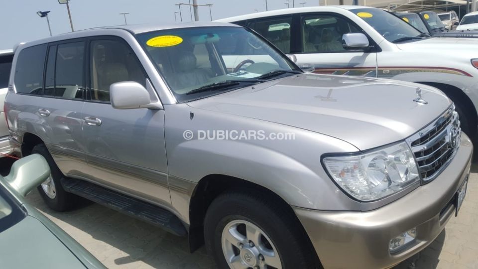 تويوتا لاند كروزر نظيفة جدا للبيع: 25,000 درهم. رصاصي‫/‬فضي, 2000