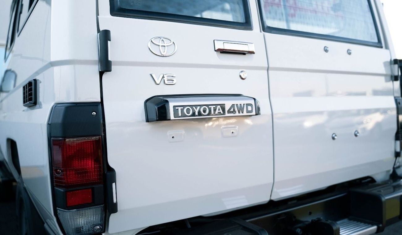 New TOYOTA LAND CRUISER LC78 4.0L 4WD 3DOOR MT SUV 2025 2025 for sale in Dubai - 819968