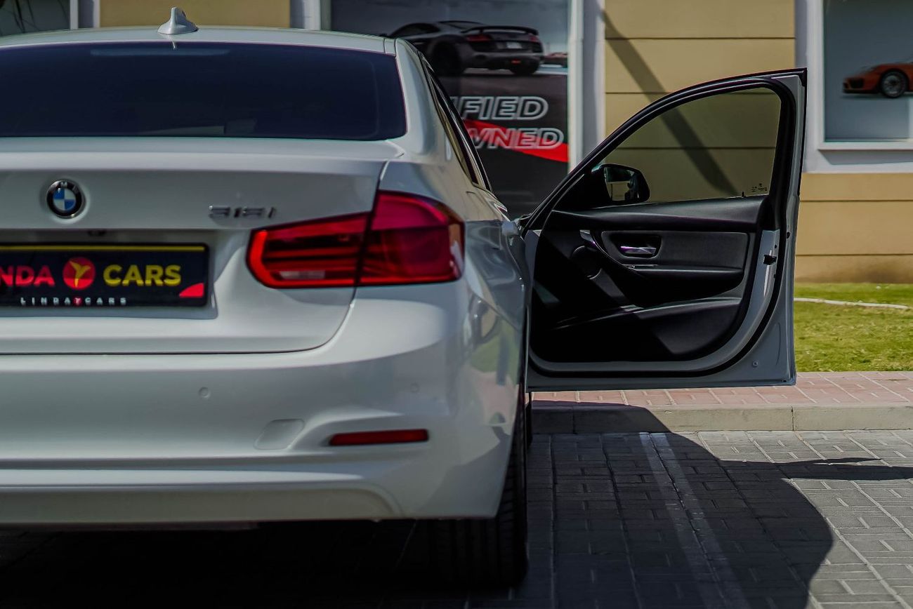 Used BMW 318i Exclusive 2018 for sale in Dubai - 713359
