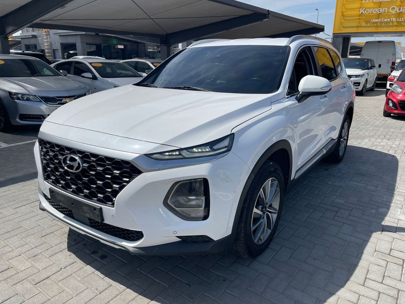 Used Hyundai Santa Fe 2020 for sale in Sharjah - 721158