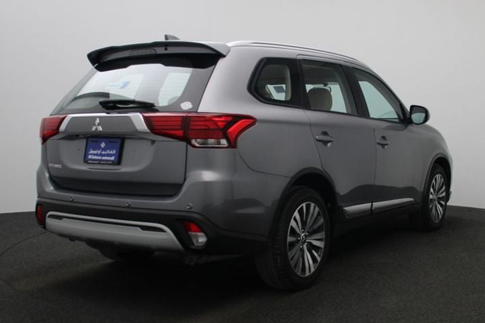 Used Mitsubishi Outlander MIDLINE 1.2 2022 for sale in Dubai - 868639