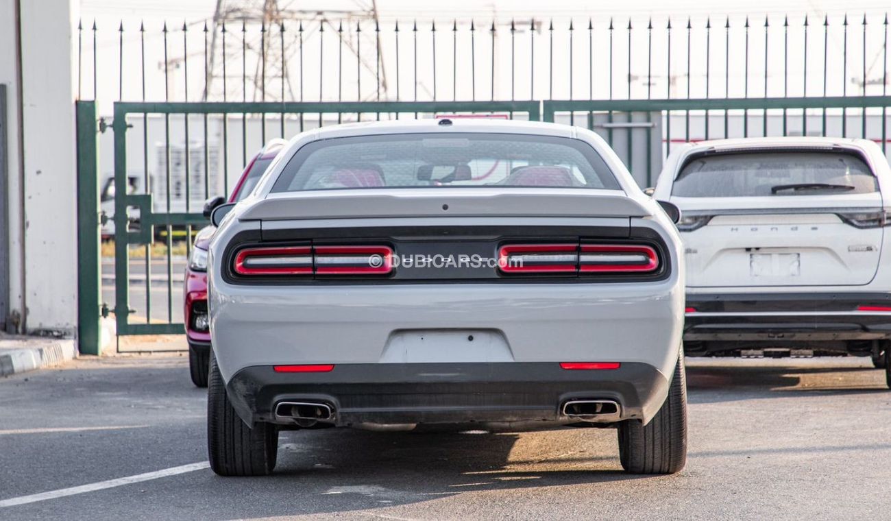 Used Dodge Challenger SXT 2020 for sale in Dubai - 669591