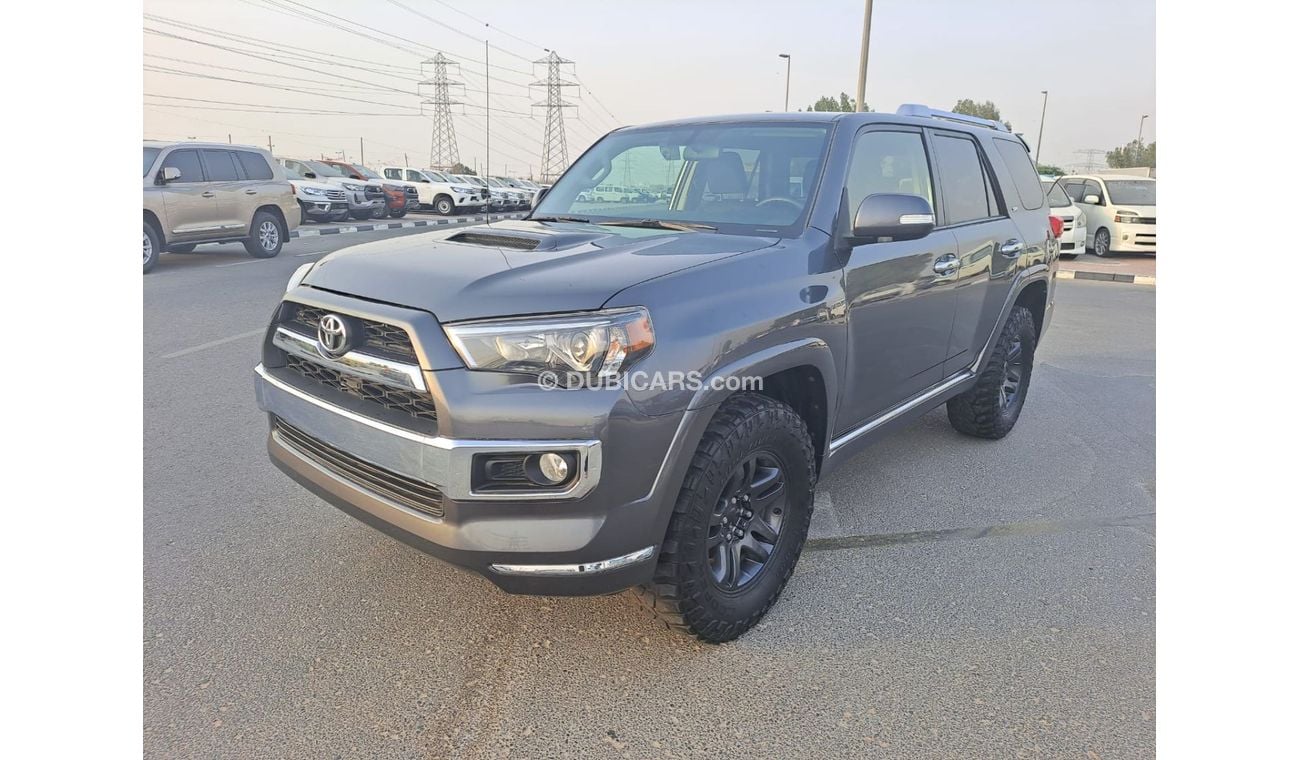 Used TOYOTA 4RUNNER SR5 2013 for sale in Dubai - 450387