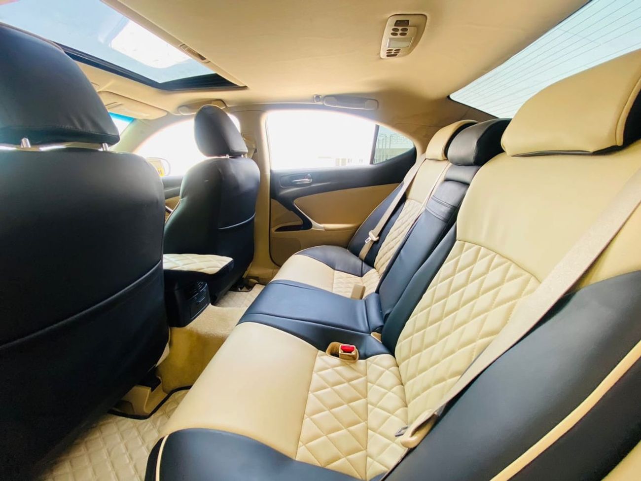 Used Lexus IS300 Good condition car GCC 2007 for sale in Dubai - 741236