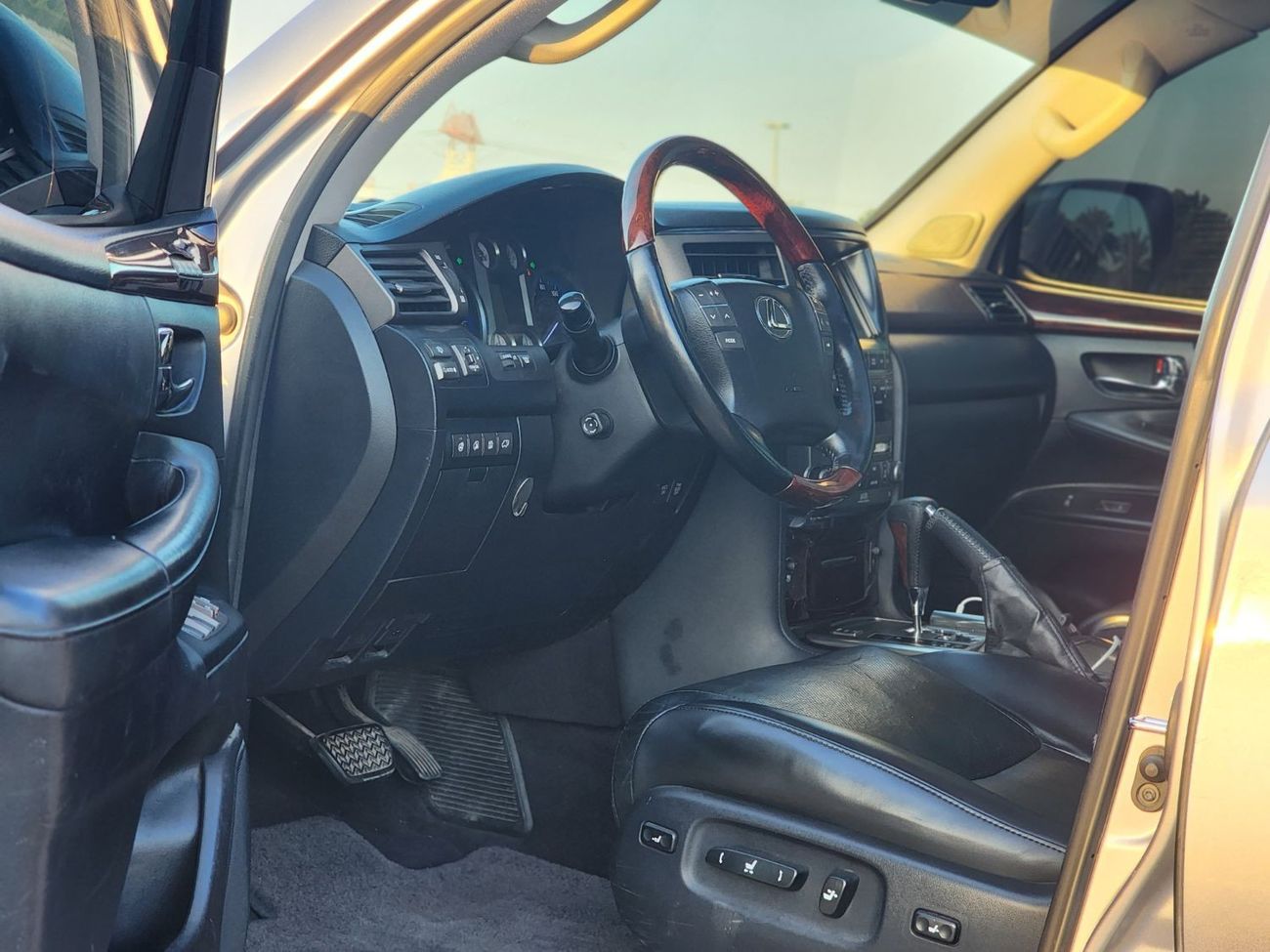 Used Lexus LX570 2011 for sale in Sharjah - 704268