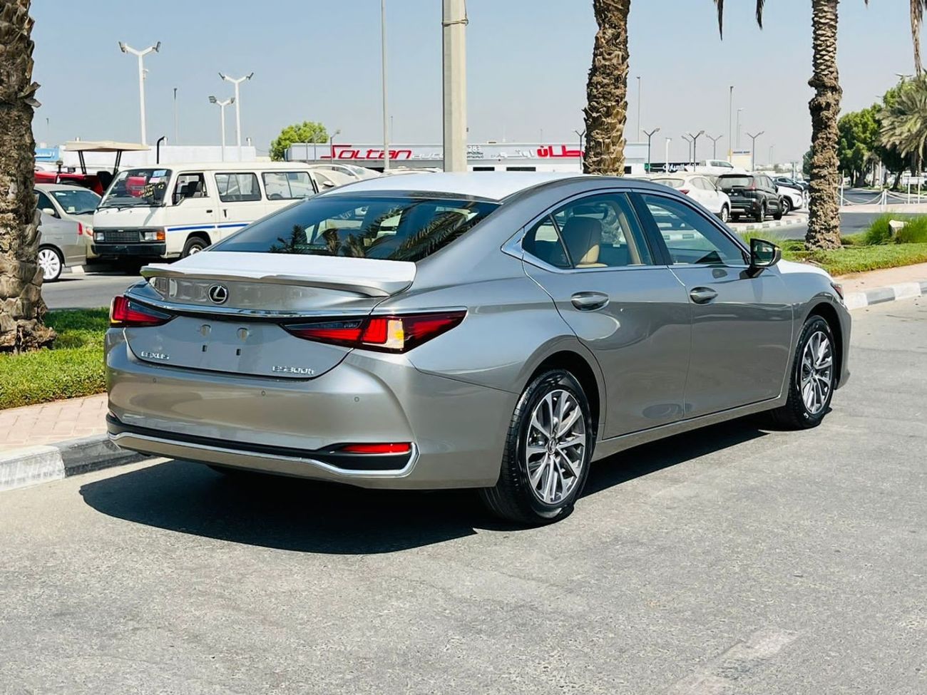 New Lexus ES 300 2.5L HYBRID 2023 for sale in Dubai - 668232