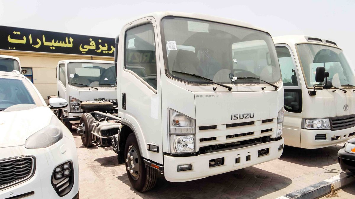 Isuzu Reward NP for sale: AED 64,000. White, 2016