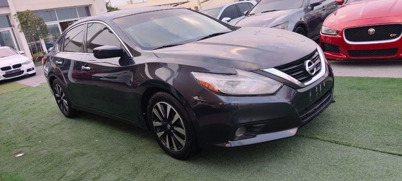 Used Nissan Altima SV 2.5L 2018 for sale in Sharjah - 829189