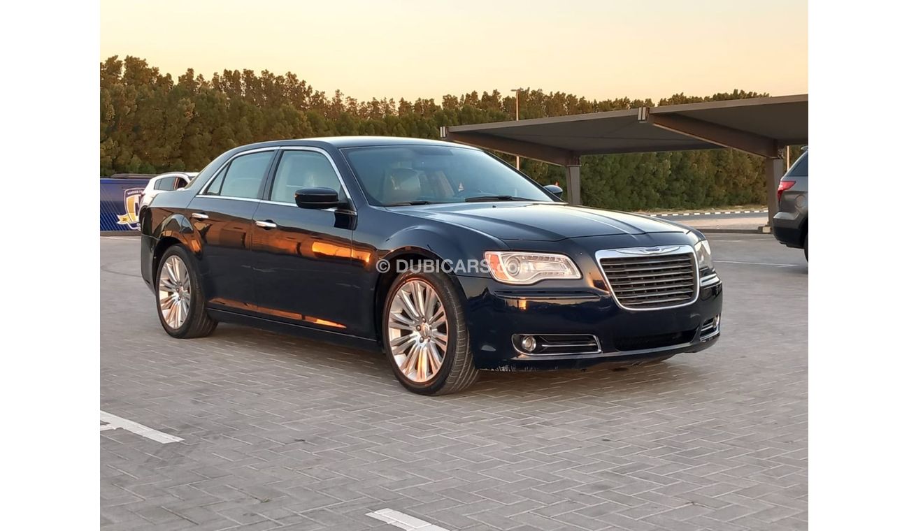 Used Chrysler 300C SR 2012 for sale in Dubai - 695581