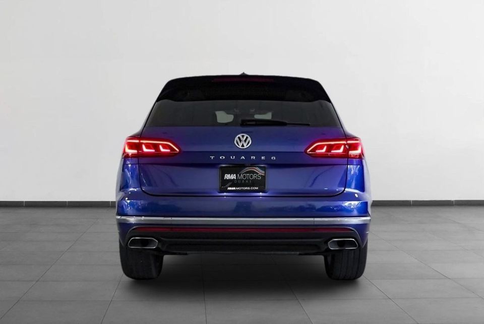 Used Volkswagen Touareg Highline 2019 for sale in Dubai - 740985