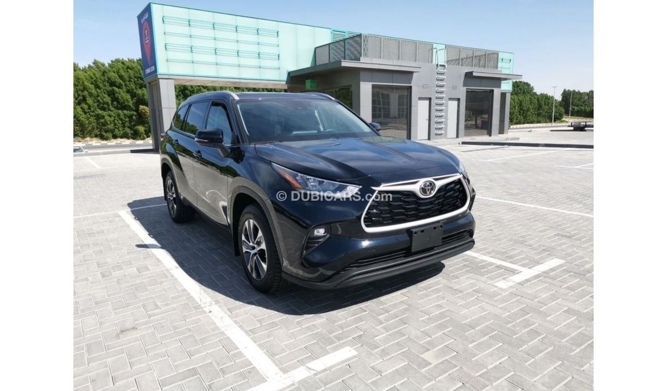 Used Toyota Highlander XLE - 2022- Black 2022 for sale in Sharjah - 682981
