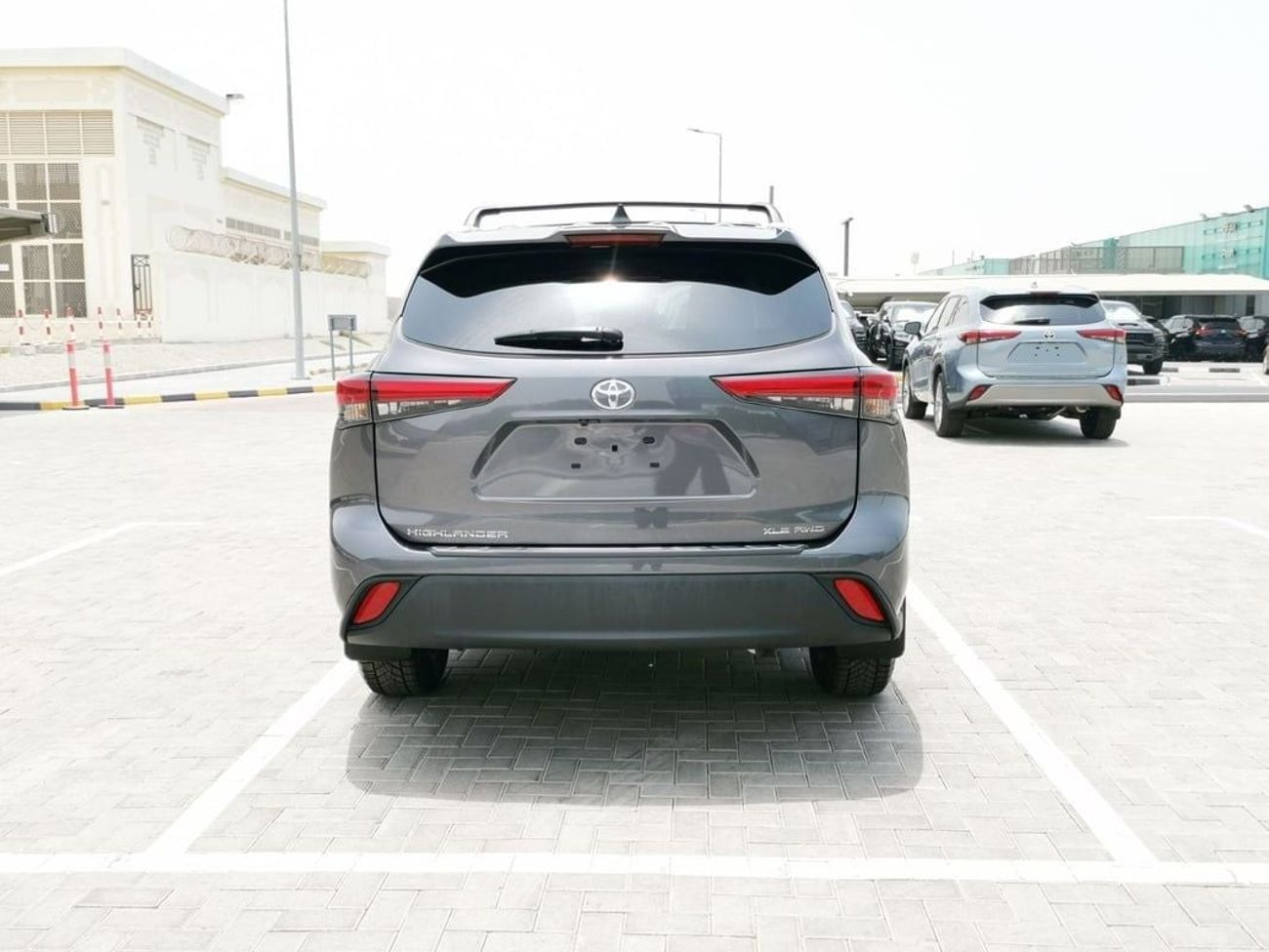 Used Toyota Highlander XLE - 2022- Grey 2022 for sale in Sharjah - 639391