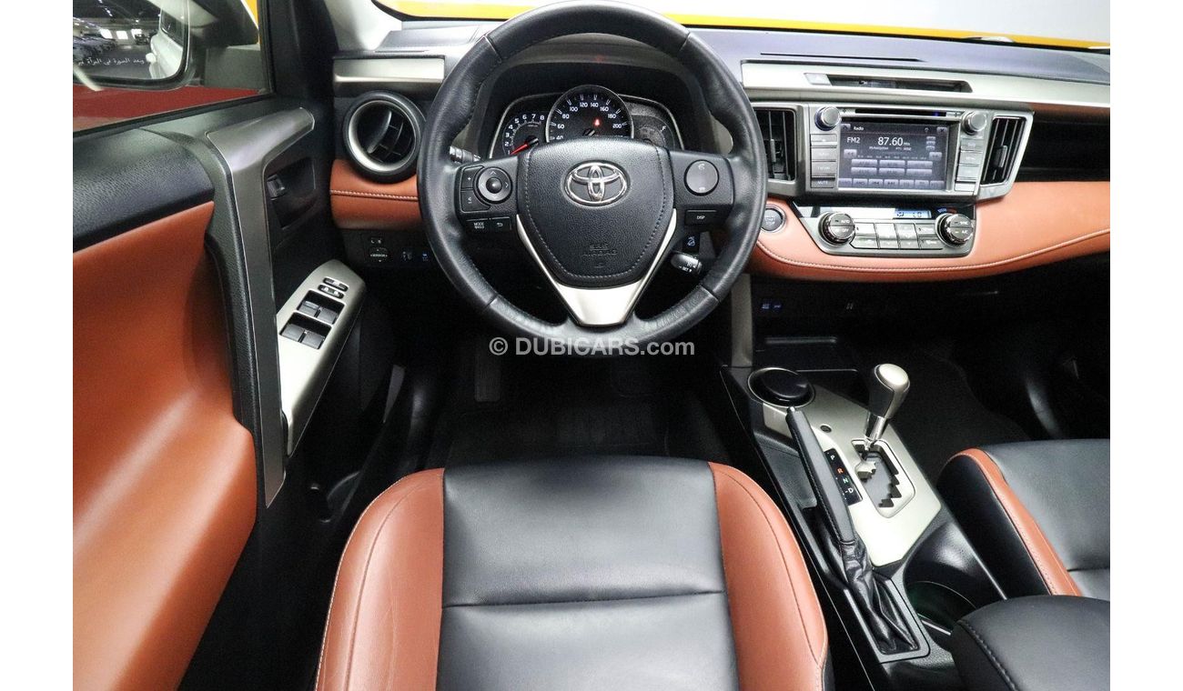 Interior Toyota Rav4 2015