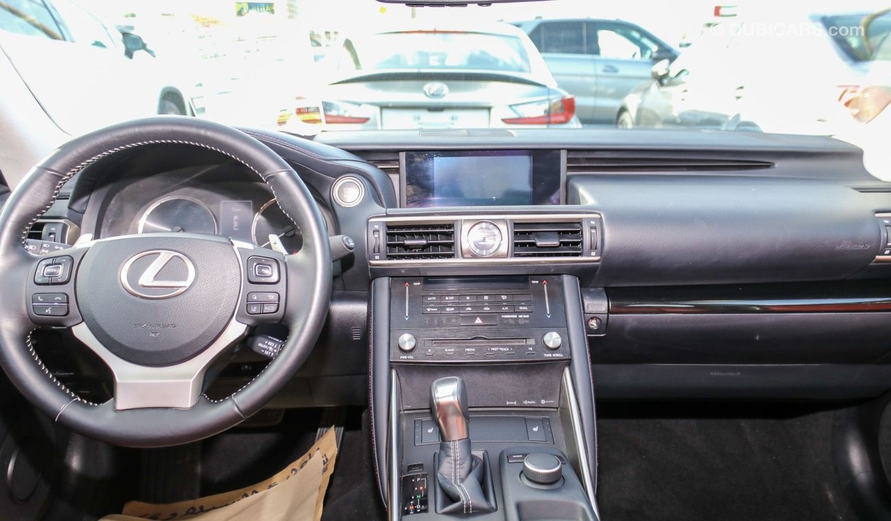 Used Lexus IS300 2018 for sale in Dubai - 301975