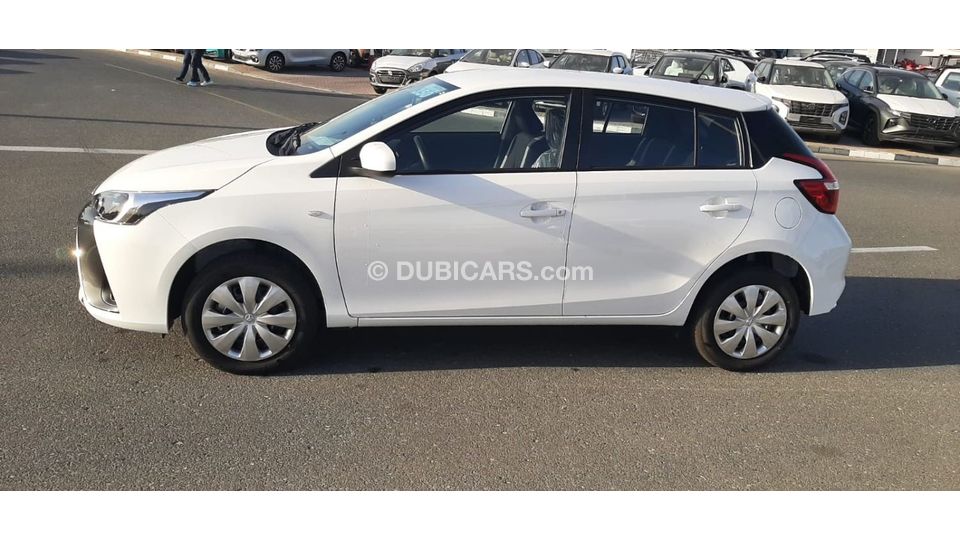 جديدة تويوتا يارس TOYOTA YARISL HATCHBACK 1.5 LEFT HAND 2022 للبيع في دبي - 587751