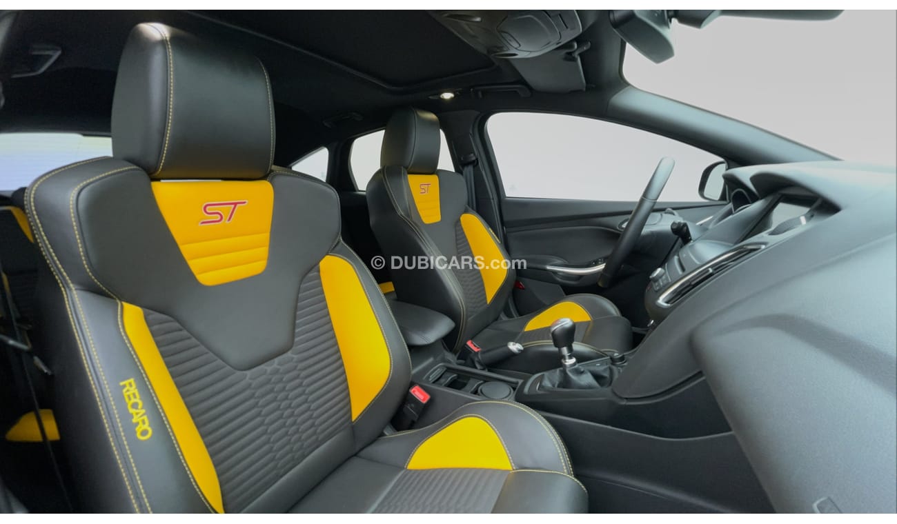 Used Ford Focus ST 2000 2018 for sale in Dubai - 472717
