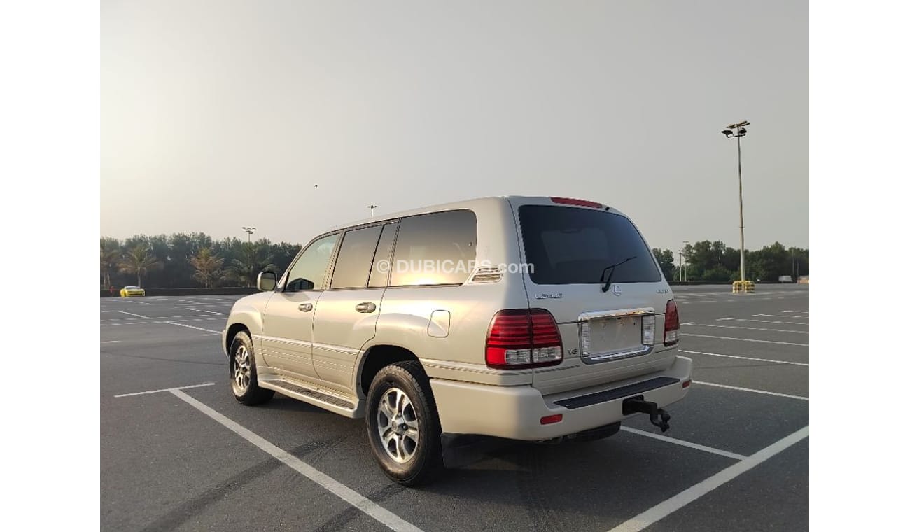 Used Lexus LX 470 2005 for sale in Sharjah - 648375