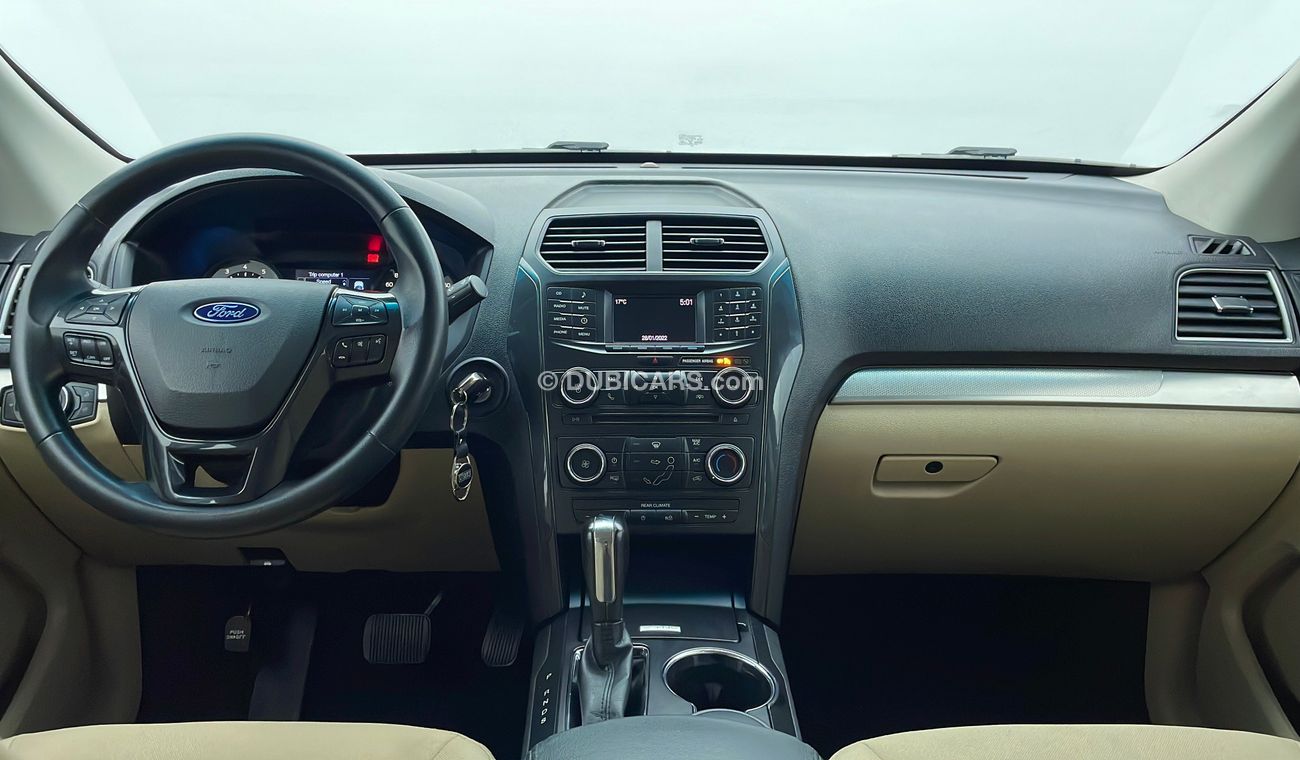 Used Ford Explorer BASE 3500 2017 for sale in Dubai - 492475