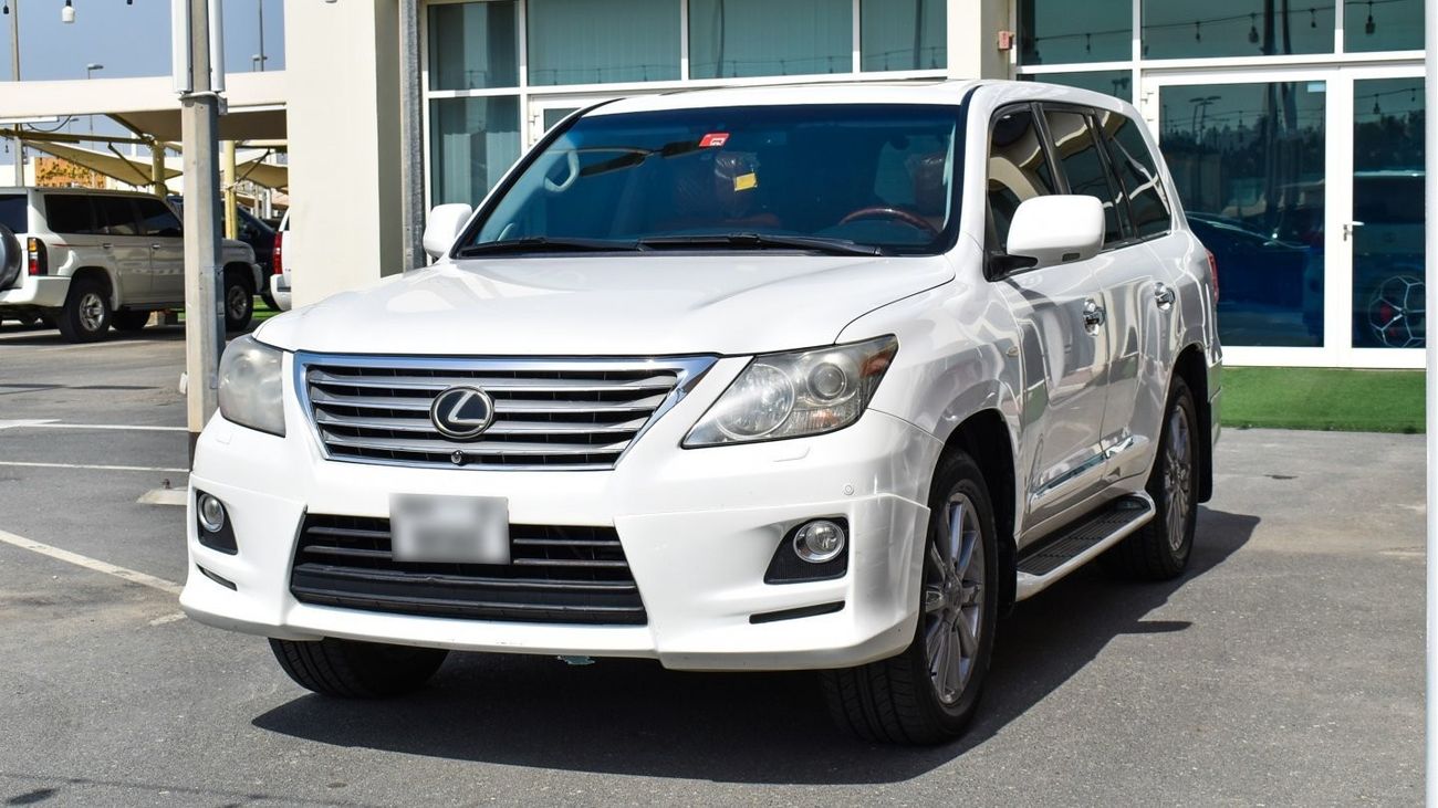 Used Lexus LX570 2011 for sale in Dubai - 725599
