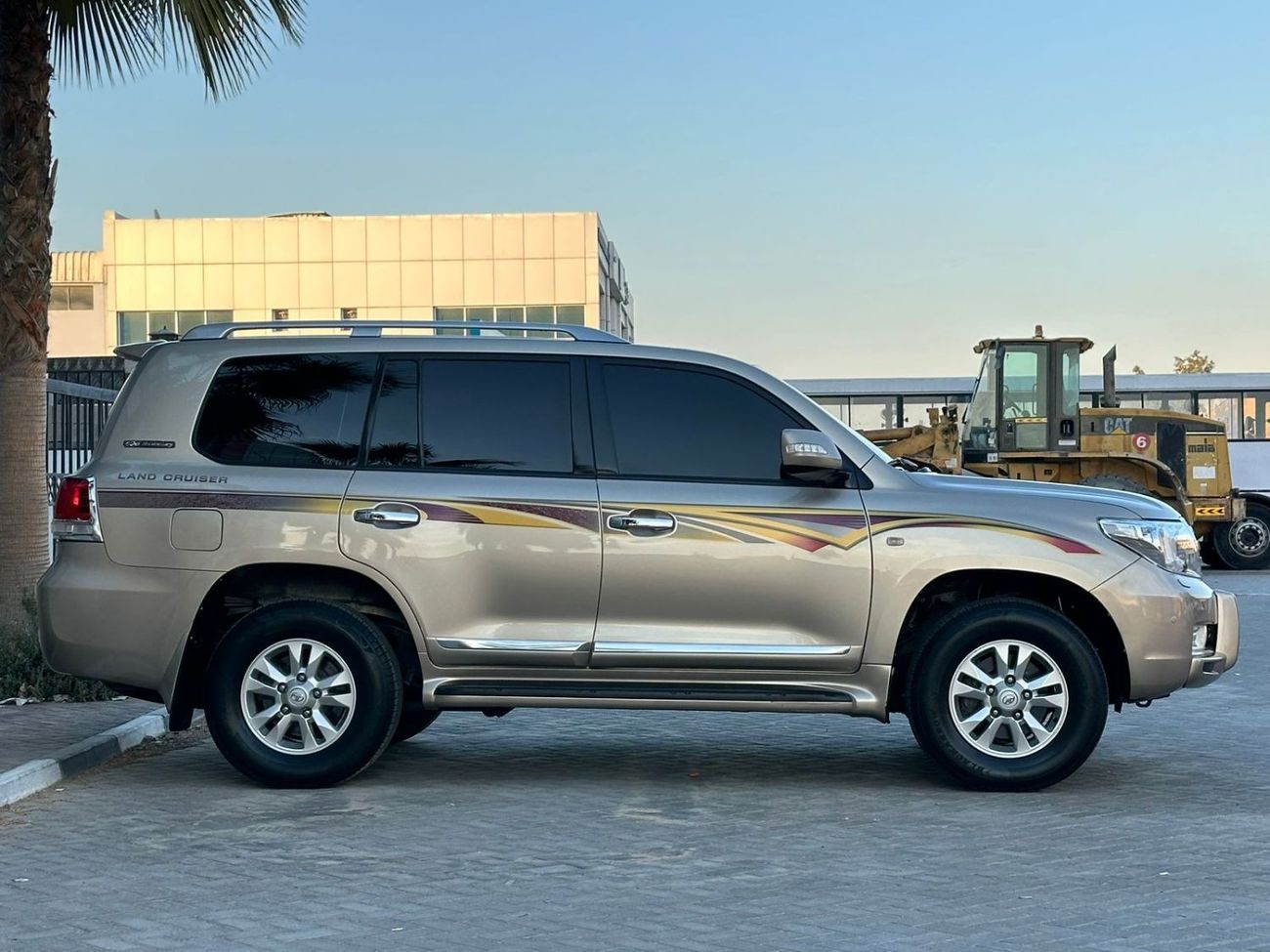 Used Toyota Land Cruiser 2011 for sale in Dubai - 712384