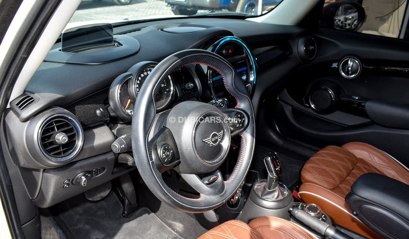 Used Mini Cooper S 2019 for sale in Sharjah - 770301