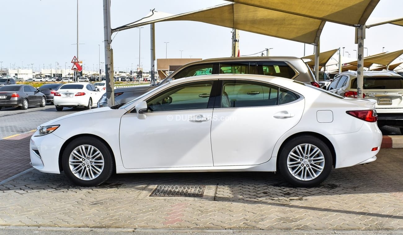 Used Lexus ES350 2017 for sale in Sharjah - 711342