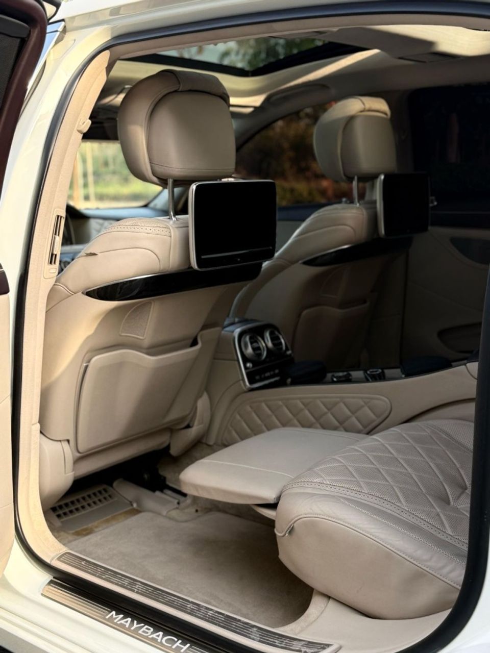 Used Mercedes Maybach V Class Maybach 2017 for sale in Dubai - 826582