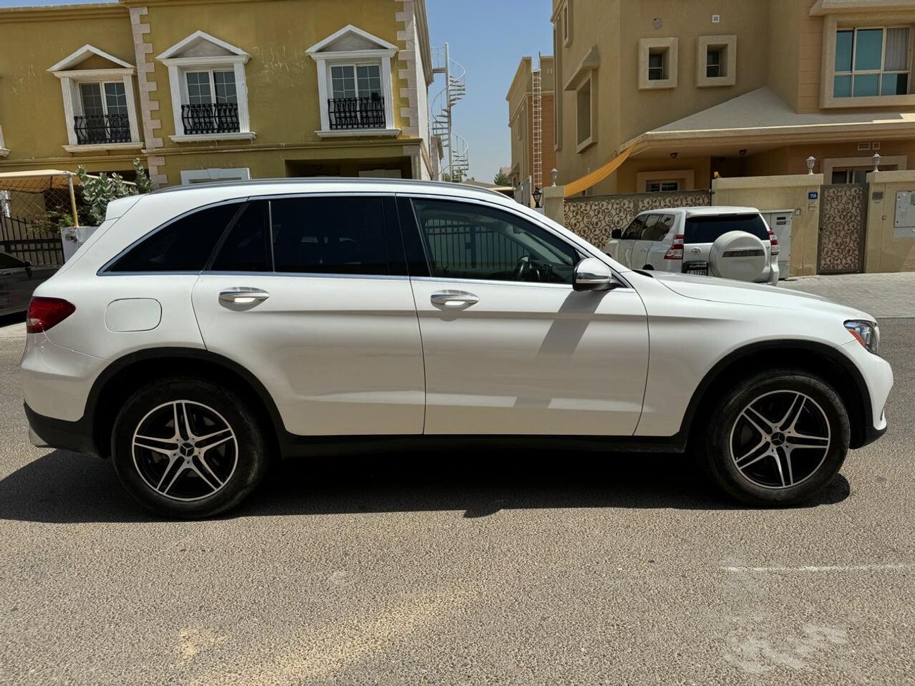 Used Mercedes-Benz GLC 300 GLC 300 4MATIC 2018 for sale in Dubai - 736267