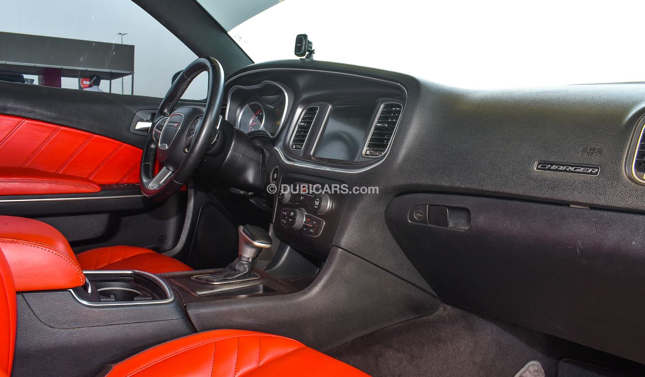 Used Dodge Charger 5.7L HEMI 2016 for sale in Sharjah - 660410