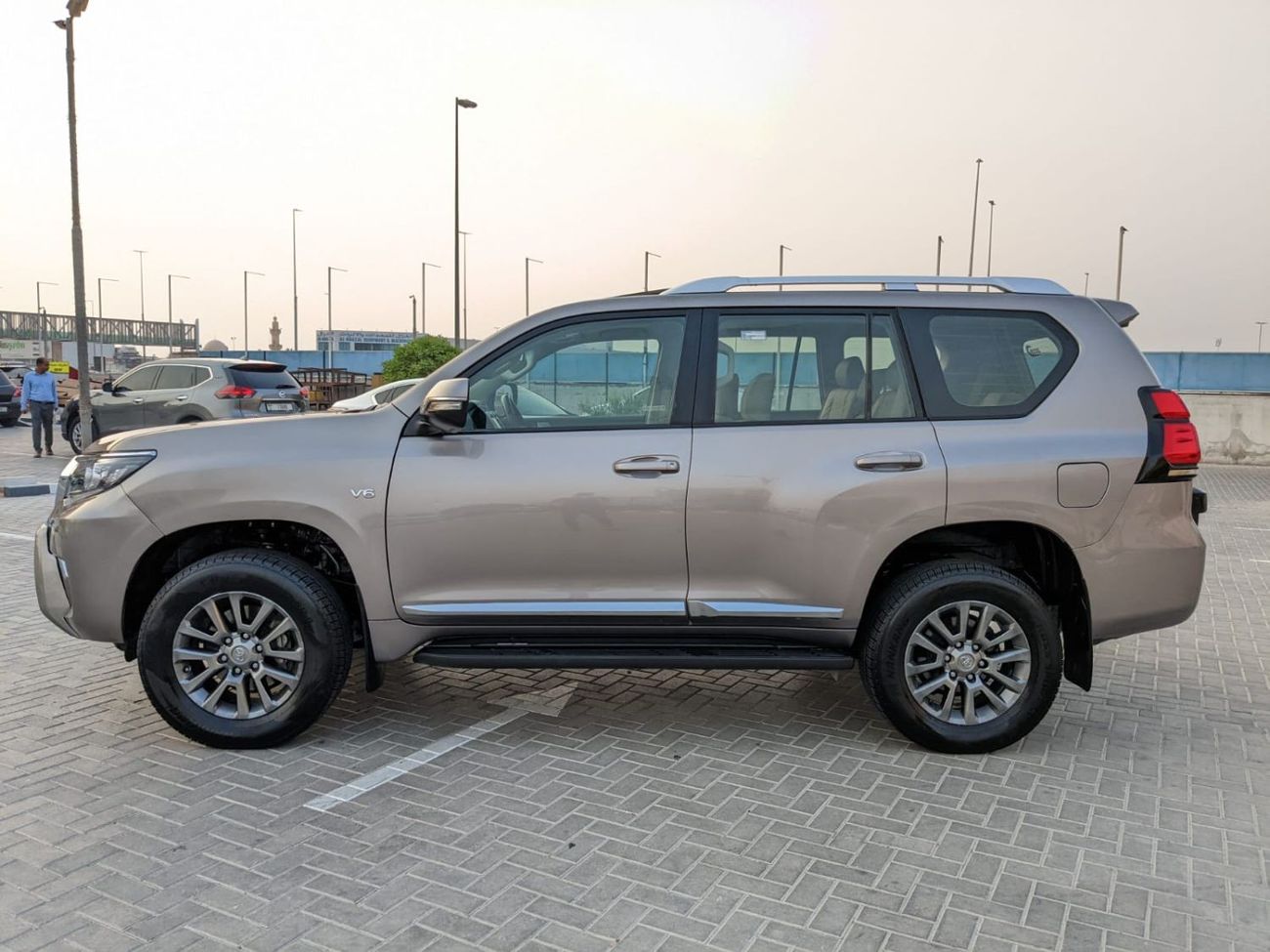 Used Toyota Prado LEFT HAND 2018 for sale in Dubai - 652756