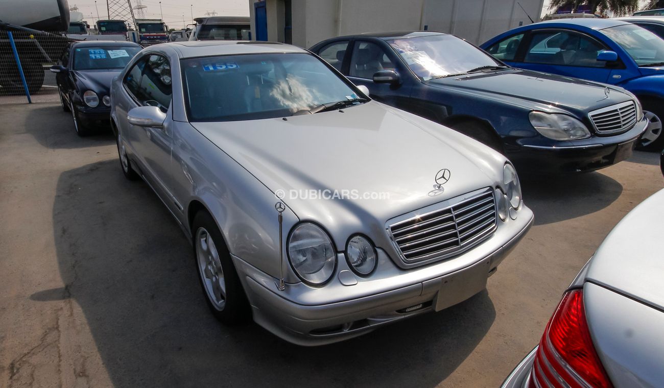 مستعملة مرسيدس بنز CLK 320 2000 للبيع في دبي - 35333