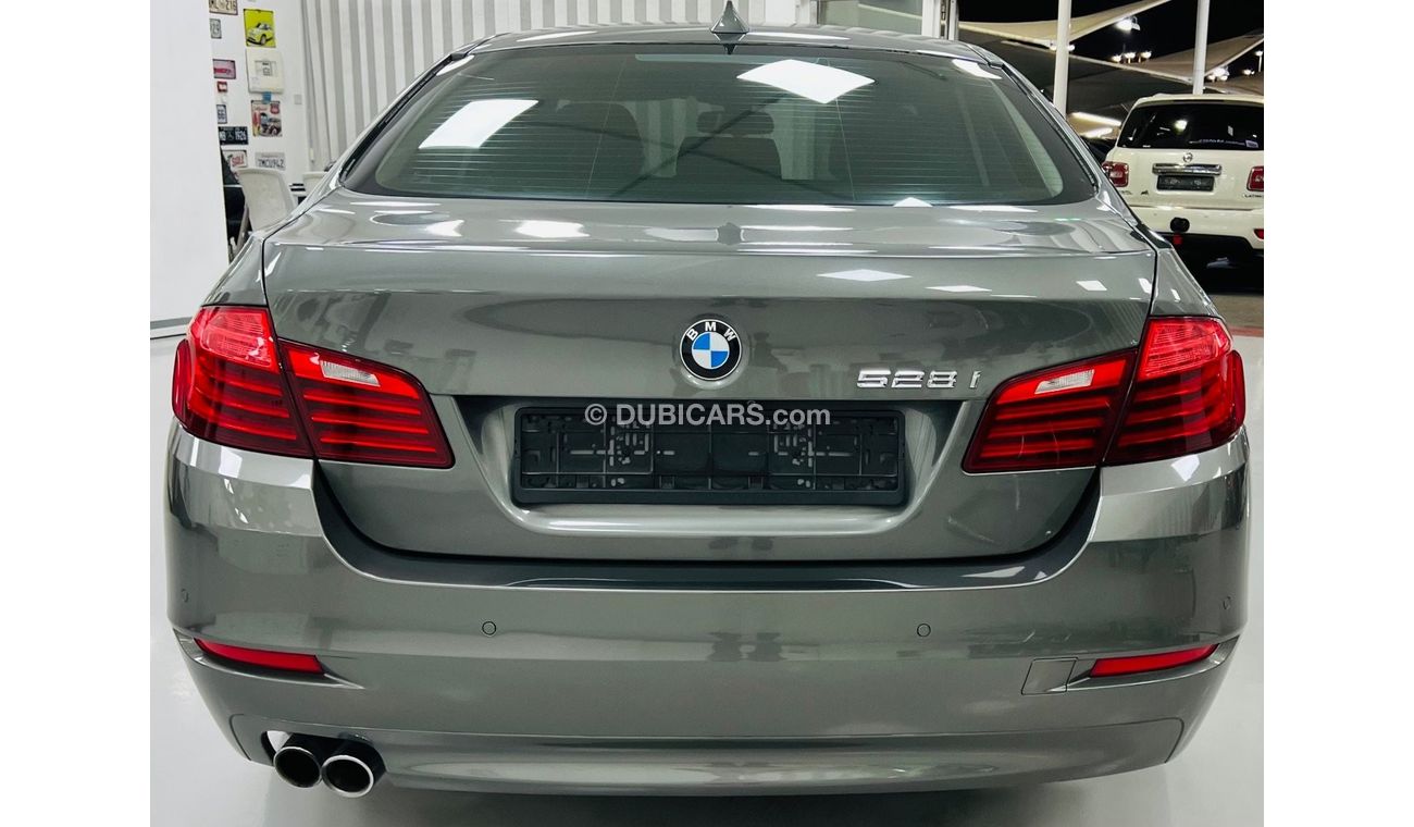 Used BMW 528i Exclusive GCC .. FSH .. Perfect Condition .. Full Options ...