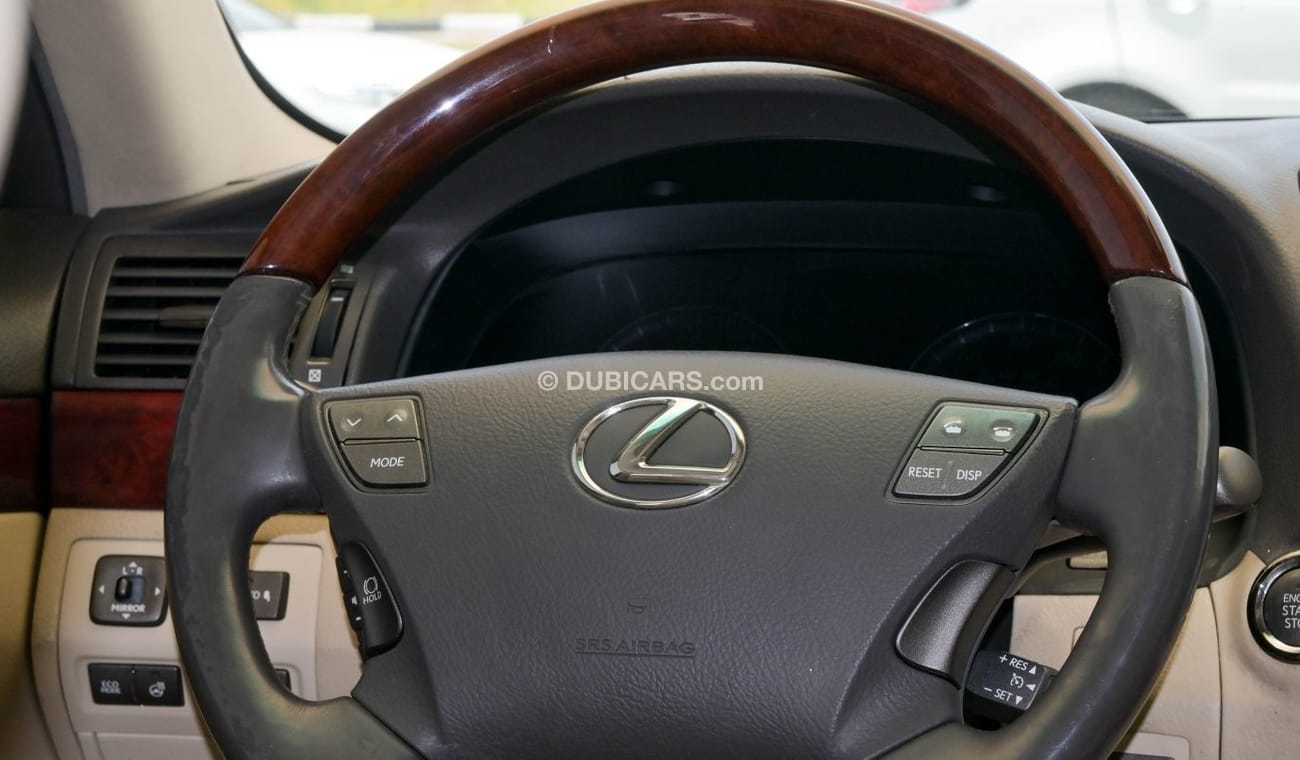 مستعملة لكزس LS 460 2010 للبيع في الشارقة - 738873