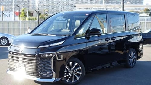 Toyota Voxy Price in UAE, Images, Specs & Features