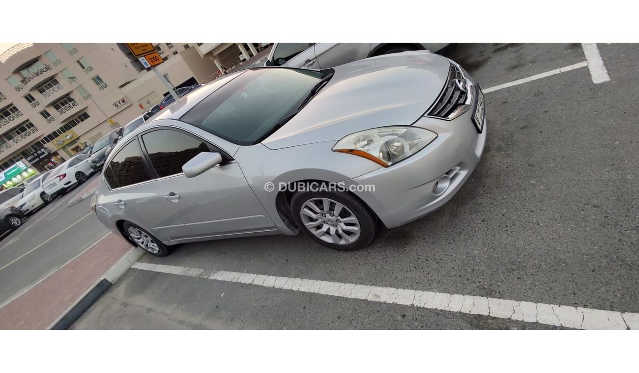 Used Nissan Altima 2012 for sale in Dubai - 626227