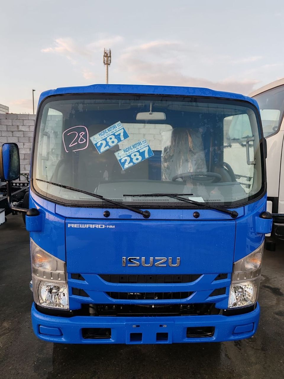 New Isuzu NMR Chassis 71H 4.6L, 4x2 2026 for sale in Dubai - 787070