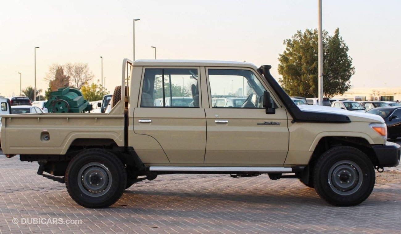 New Toyota Land Cruiser Pick Up LAND CRUISER LC79 DC 4.2L V6 DIESEL 2023 for sale in Dubai - 723557