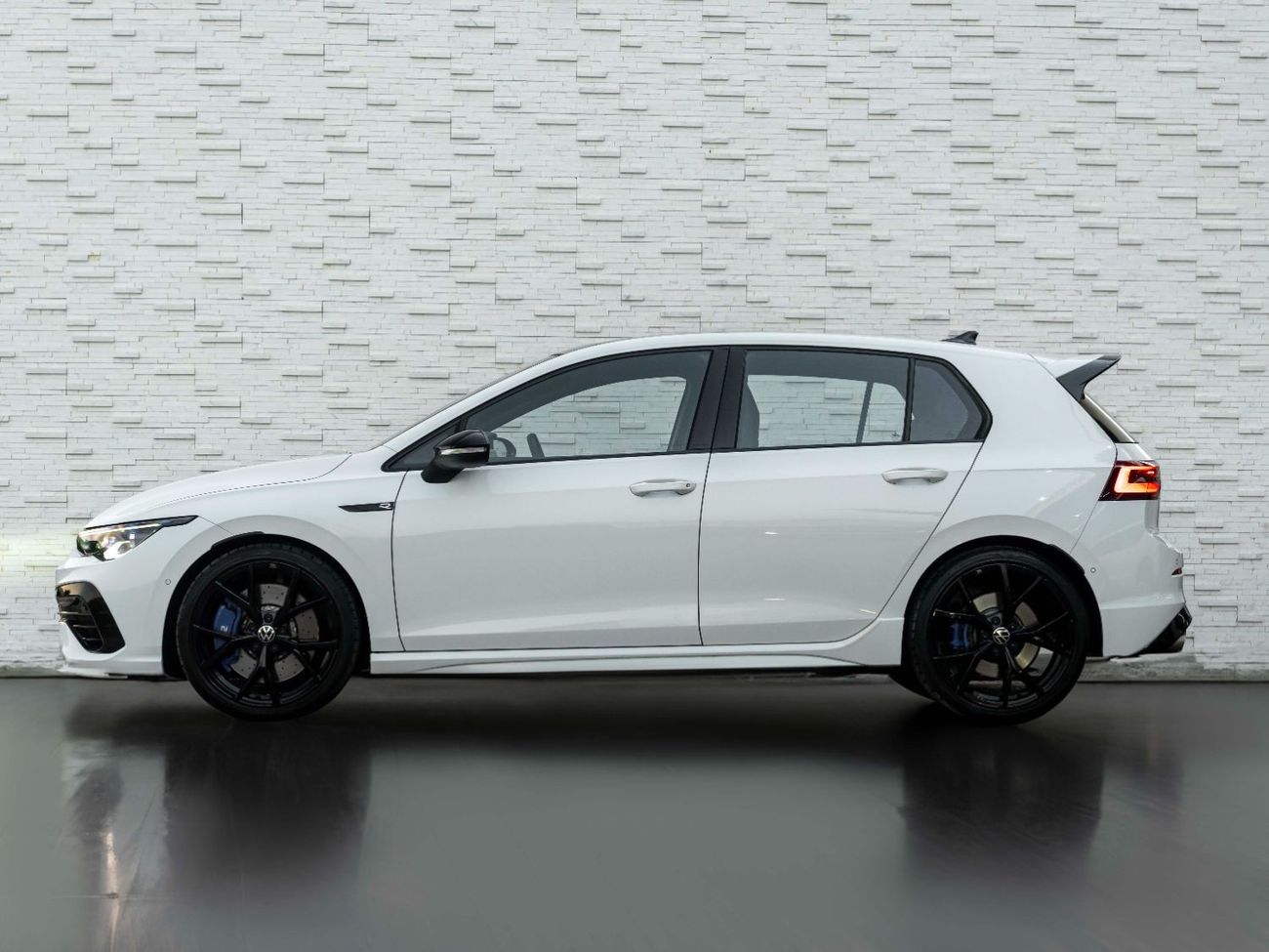 Used Volkswagen Golf R AED 3,067 PM • GOLF R • ONLY 8,000 KMS • OFFICIAL VOLKSWAGEN WARRANTY ...
