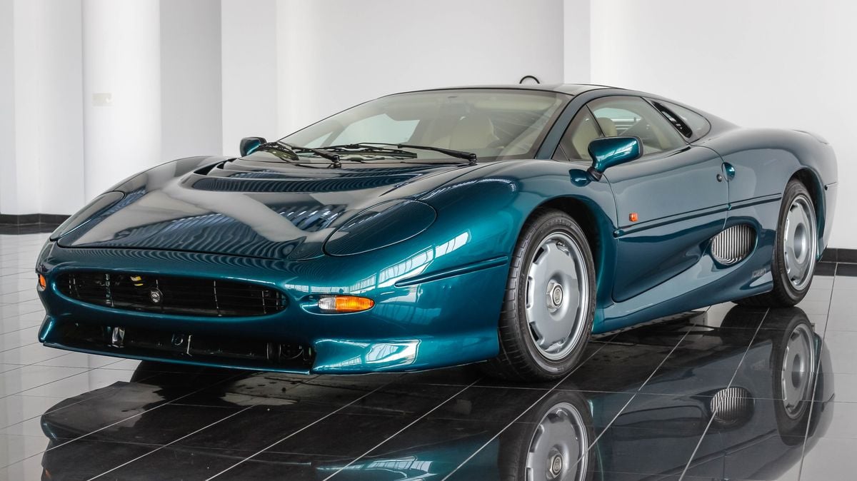 Jaguar XJ220 for sale: AED 1,550,000. Green, 1992