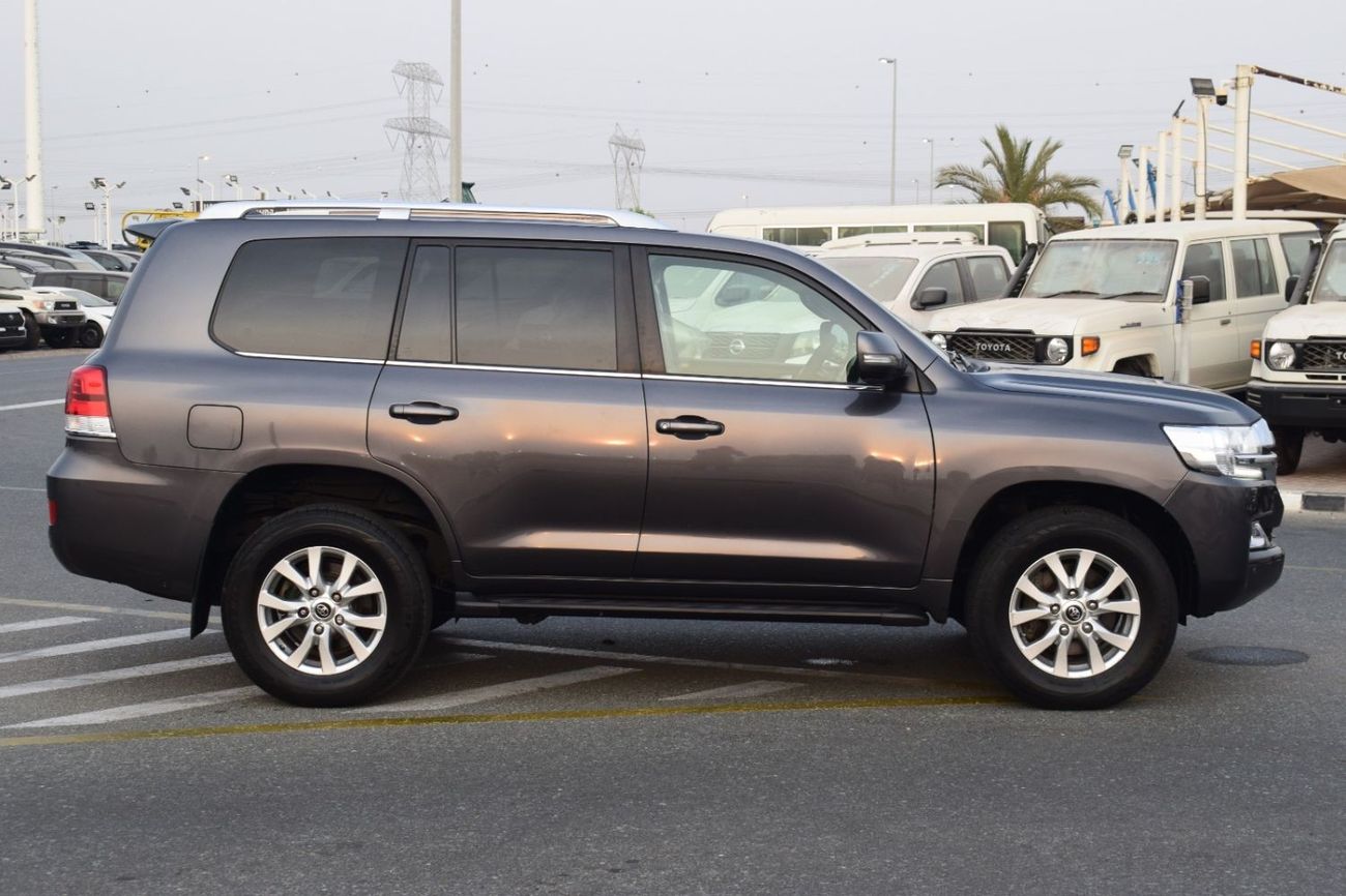 Used 2018 TOYOTA LAND CRUISER VX V8 2018 for sale in Dubai - 772111