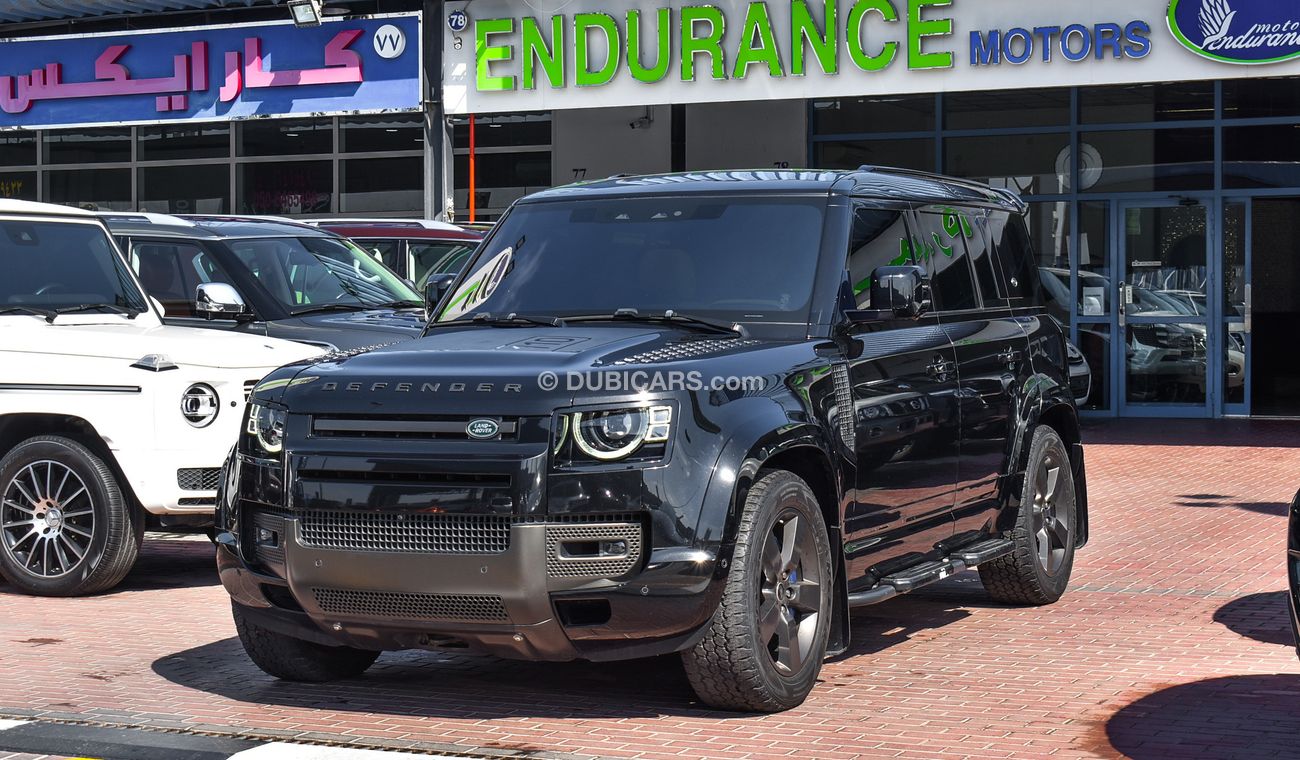 Used Land Rover Defender P400 SE 2020 for sale in Dubai - 716524