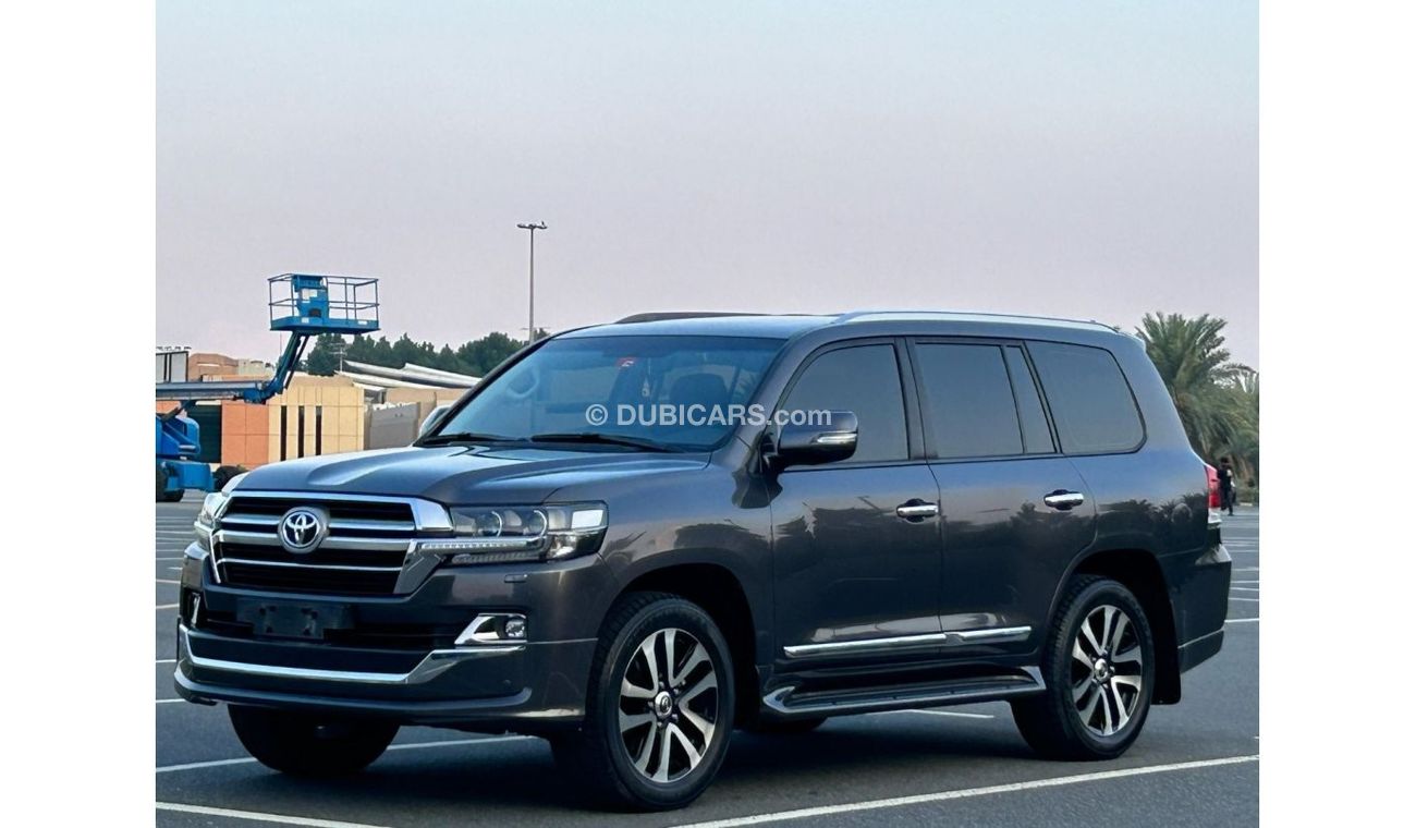 Used Toyota Land Cruiser GXR 2019 for sale in Sharjah - 684282