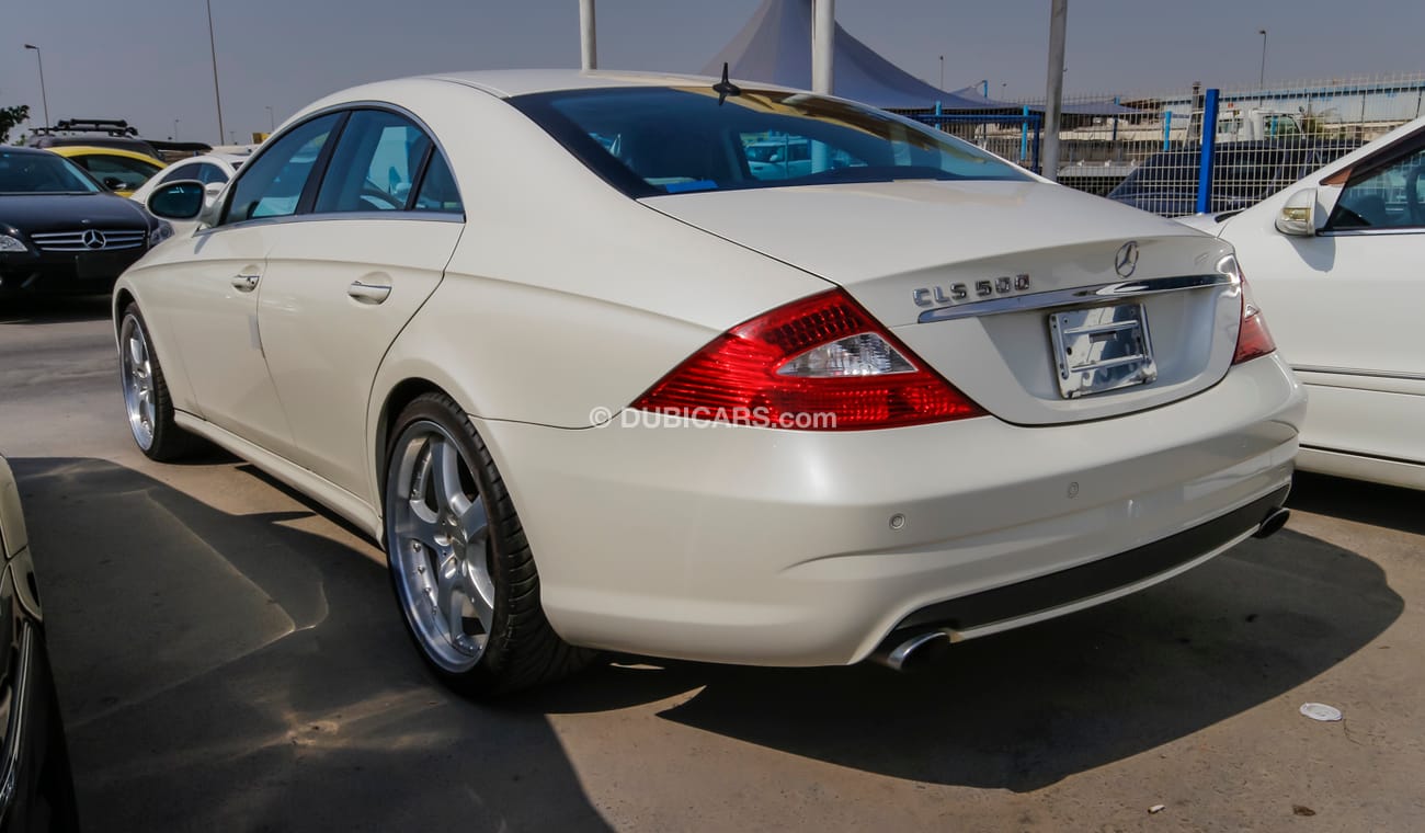 Used Mercedes-Benz CLS 500 2005 for sale in Dubai - 35350