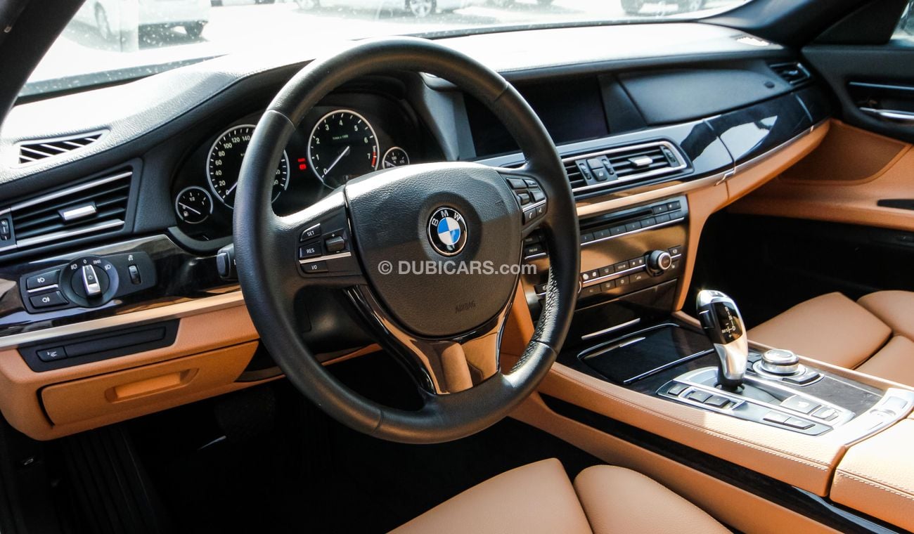Used BMW 750Li Li 2010 for sale in Sharjah - 87707