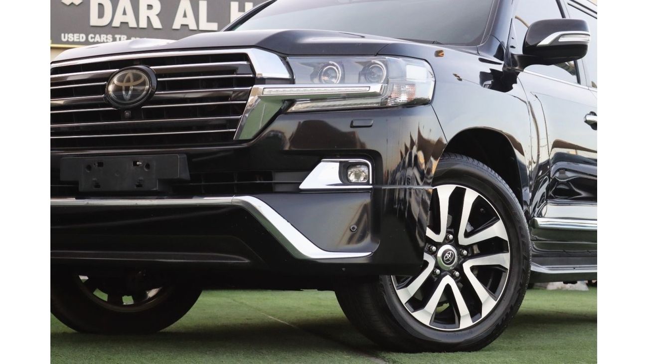 Used Toyota Land Cruiser VXR 2018 for sale in Sharjah - 707556