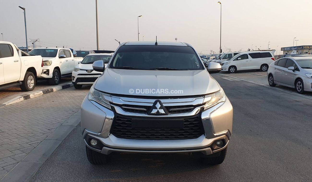 Used Mitsubishi Montero LEFT HAND 2017 for sale in Dubai - 644228